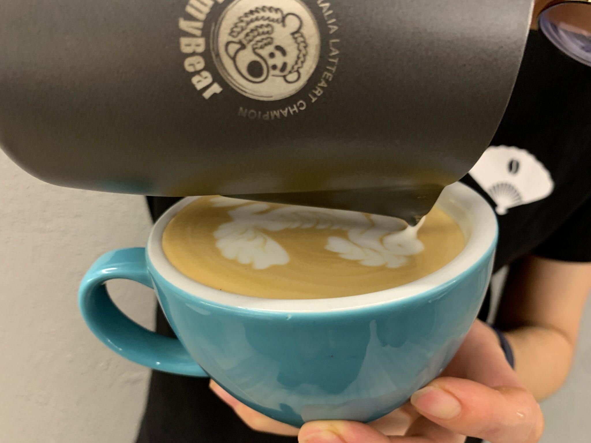 Slinky Dog latte art by Amy Zhang - BeanScene
